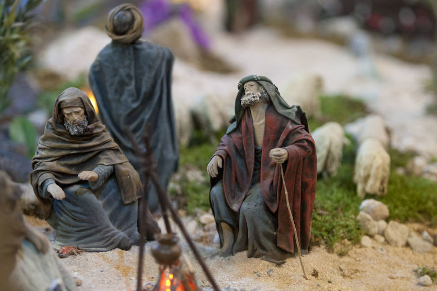 Exposición de belenes de miniatura de la colección de Luis Merino ...