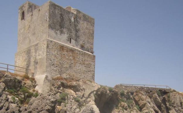 Los castillos y las torres más singulares que vigilan la costa ...
