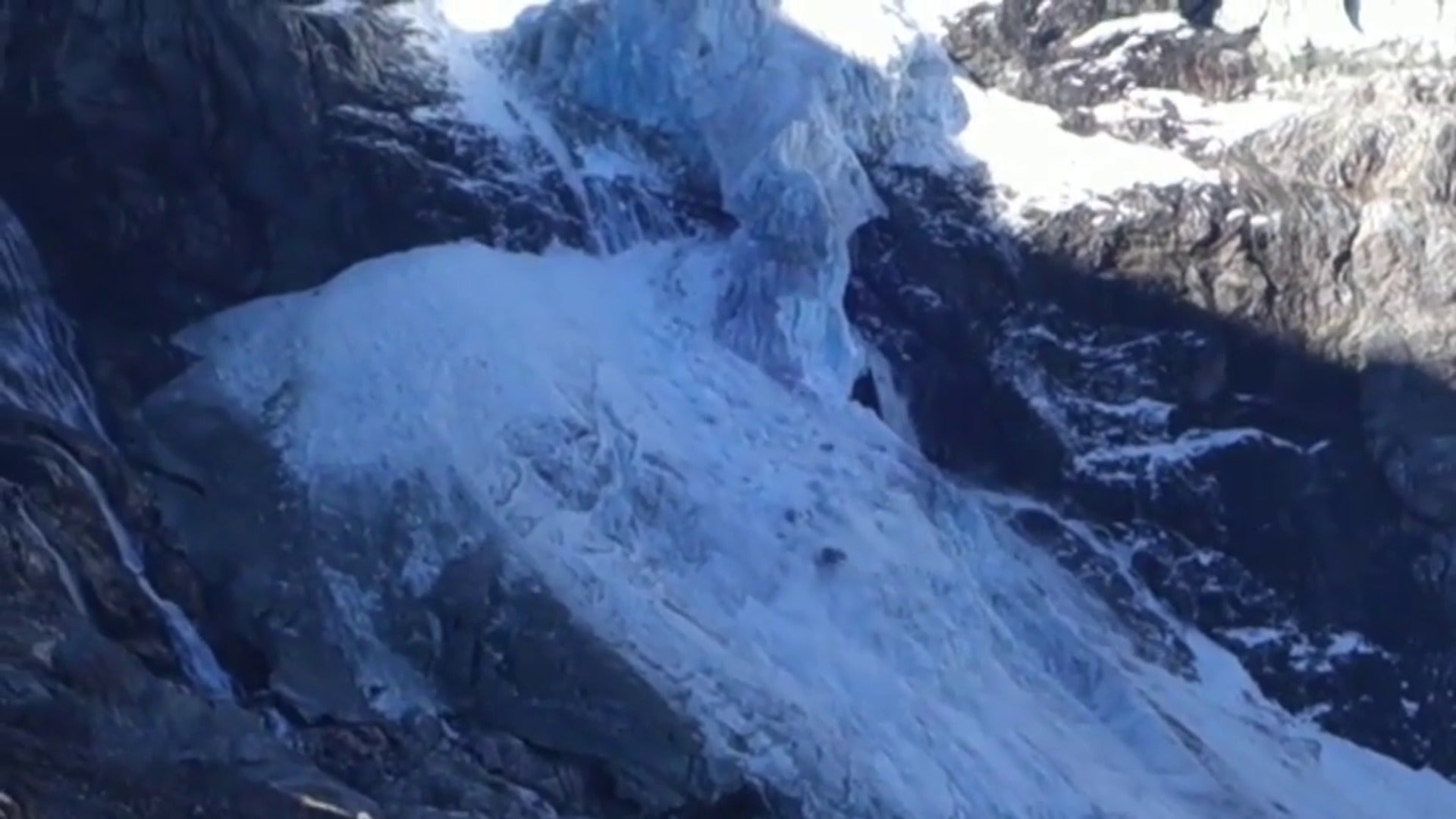 Espectaculares imágenes del colapso de un glaciar | Diario Sur