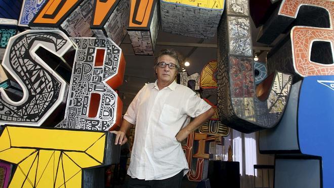 Javier Mariscal, de diseñar a Cobi a 'mantero' | Diario Sur